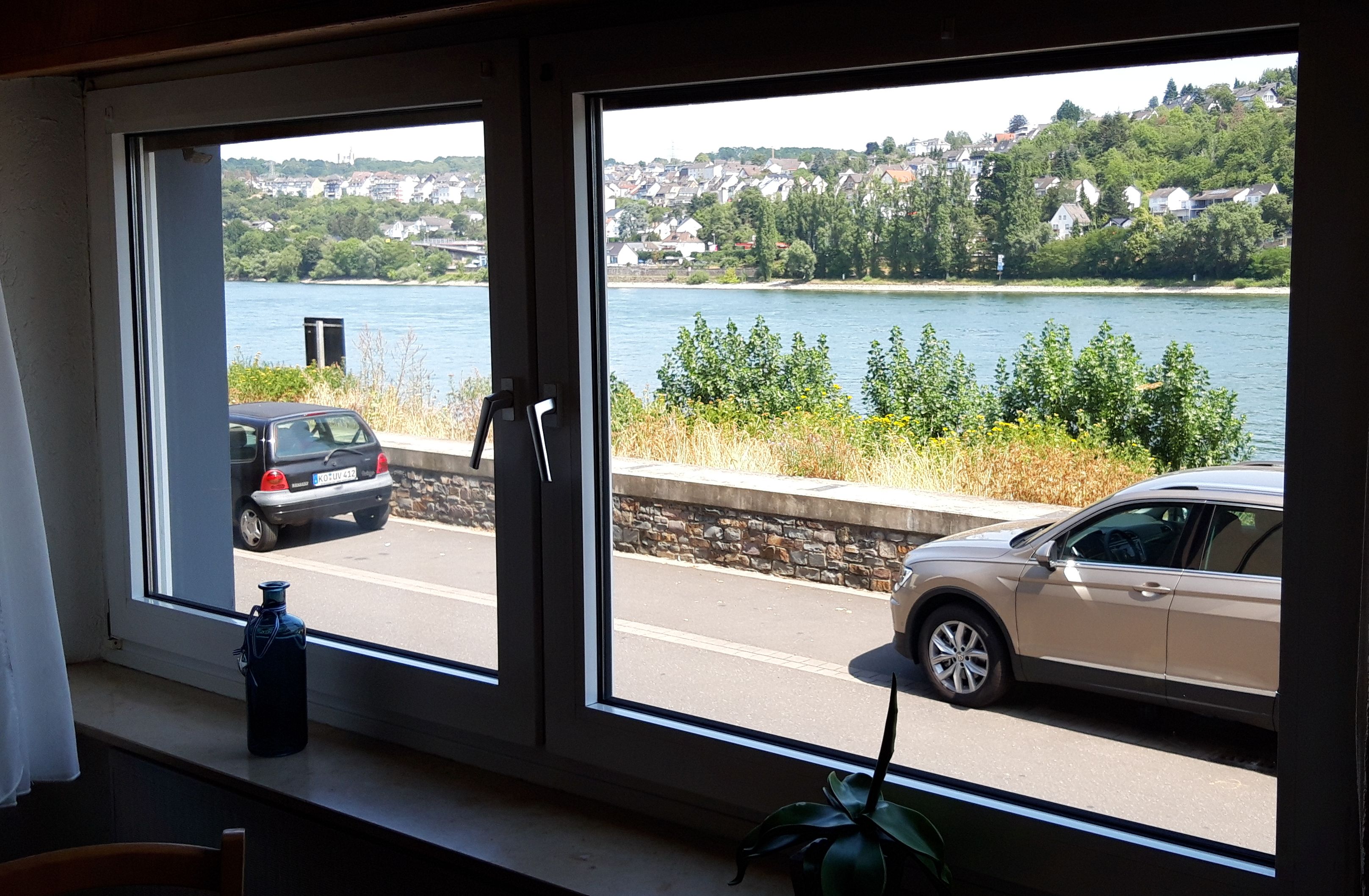 sehr gut ausgestattete Ferienwohnung mir Rheinblick